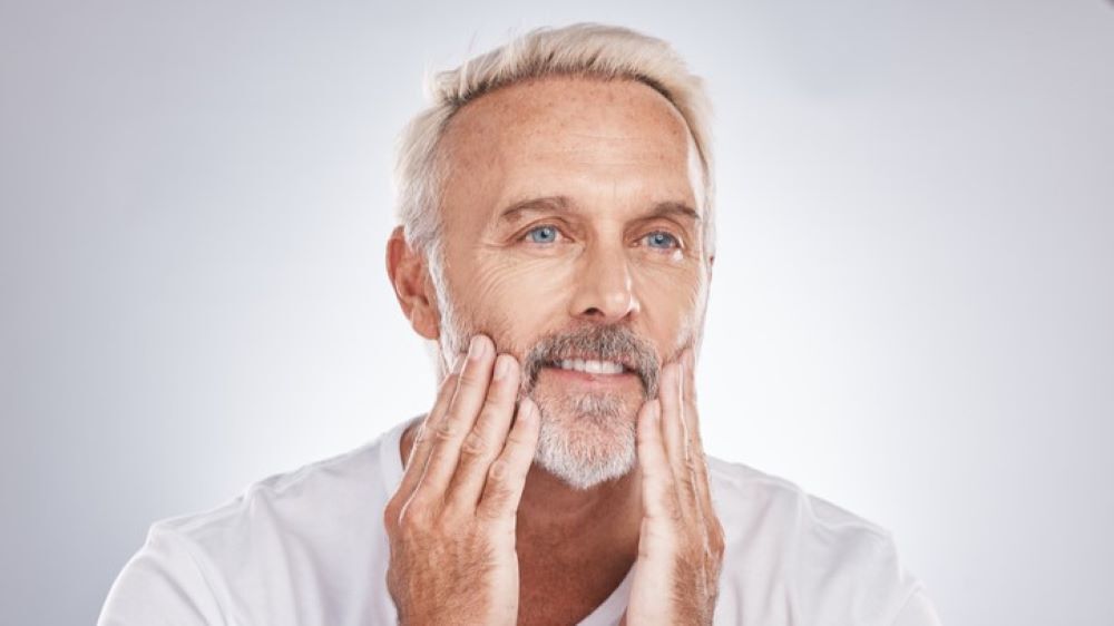 Spots on the face in men: why do they appear? | Biotherm